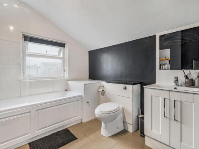 3 bedroom end of terrace house for sale in Winstonian Road, Cheltenham, GL52
