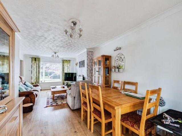 3 bedroom end of terrace house for sale in Thames Avenue, Swindon, SN25