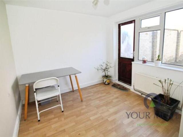 3 bedroom end of terrace house for sale in The Boundary, Bedford, Bedfordshire, MK41
