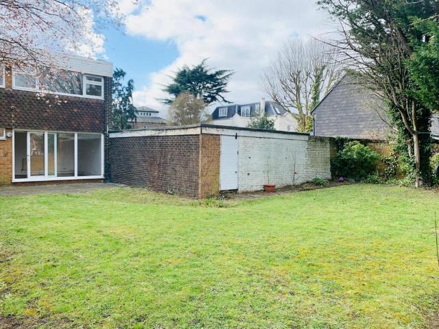 3 bedroom end of terrace house for sale in The Knoll, Ealing, W13