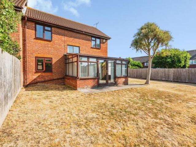 3 bedroom end of terrace house for sale in The Vineries, Eastbourne, BN23