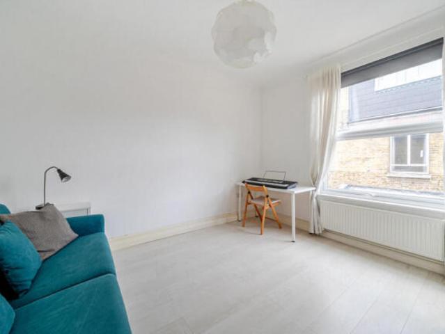 3 bedroom end of terrace house for sale in Thorpebank Road, London, W12