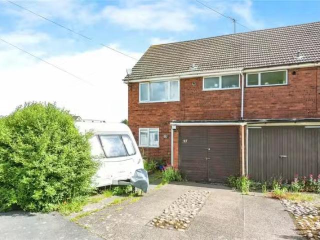 3 bedroom end of terrace house for sale in Tinkers Green Road.