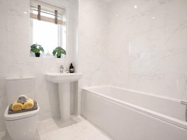 3 bedroom end of terrace house for sale in Turnstone Drive, DN4