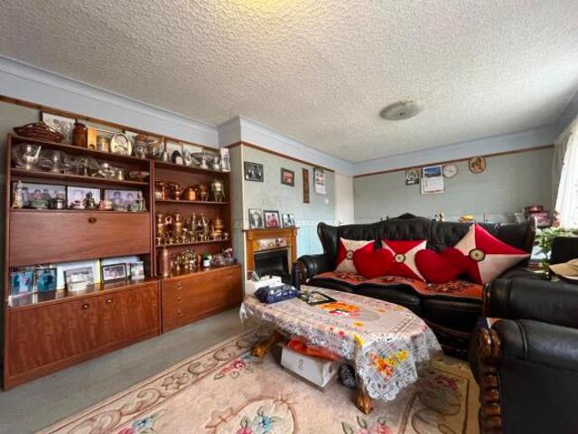 3 bedroom end of terrace house for sale in Verwood Close, Park North, Swindon, SN3