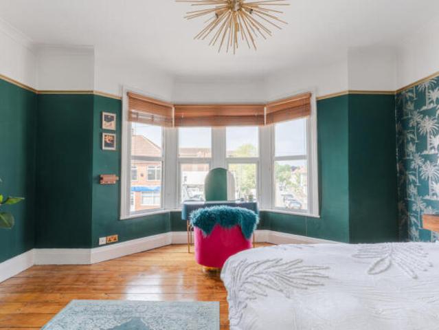 3 bedroom end of terrace house for sale in Victoria Street, Staple Hill, BS16