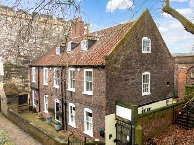 3 Bedroom End Of Terrace House For Sale In York, North Yorkshire