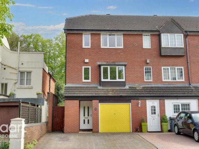 3 bedroom end of terrace house for sale in York Road, Edgbasto.