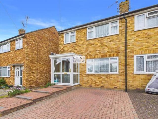 3 bedroom end of terrace house for sale in Yewtree Gardens, Chelmsford, CM2