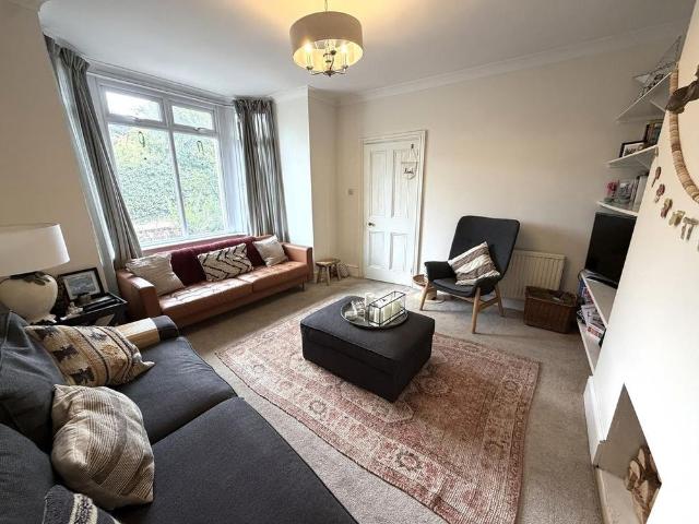 3 bedroom end of terrace house to rent