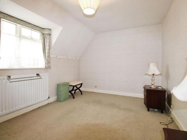 3 bedroom end of terrace house to rent