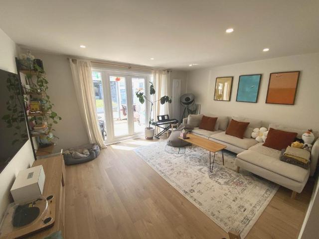 3 bedroom end of terrace house to rent