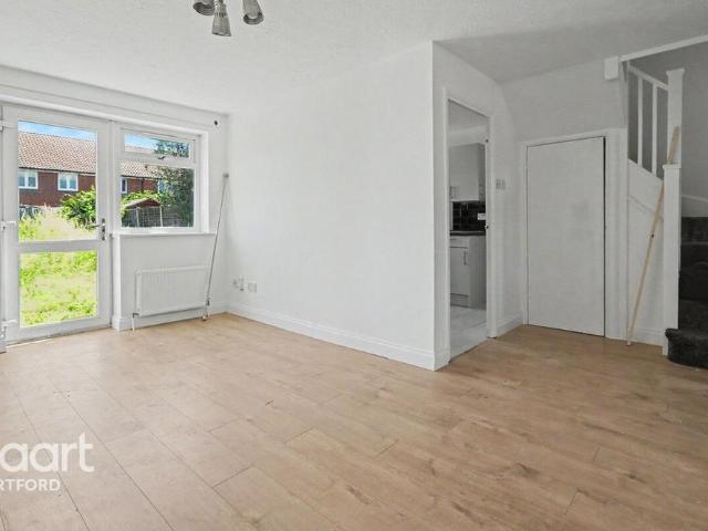 3 bedroom end of terrace house to rent