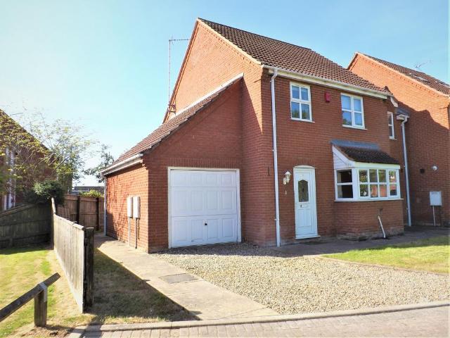 3 bedroom end of terrace house to rent