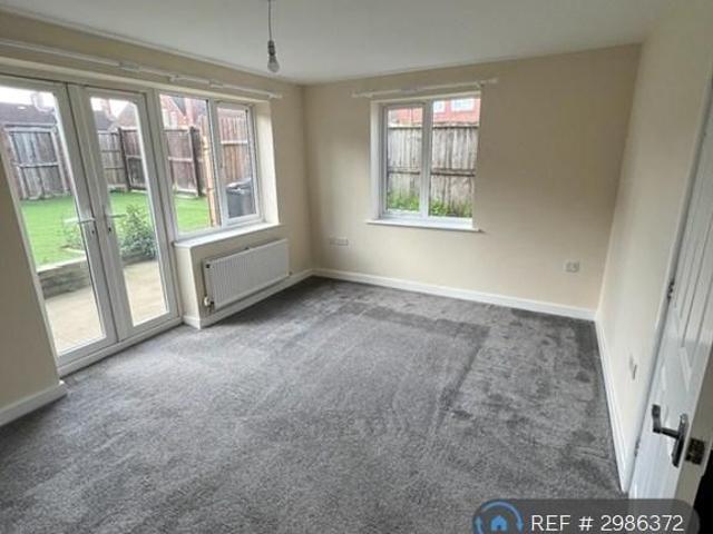 3 bedroom end of terrace house to rent