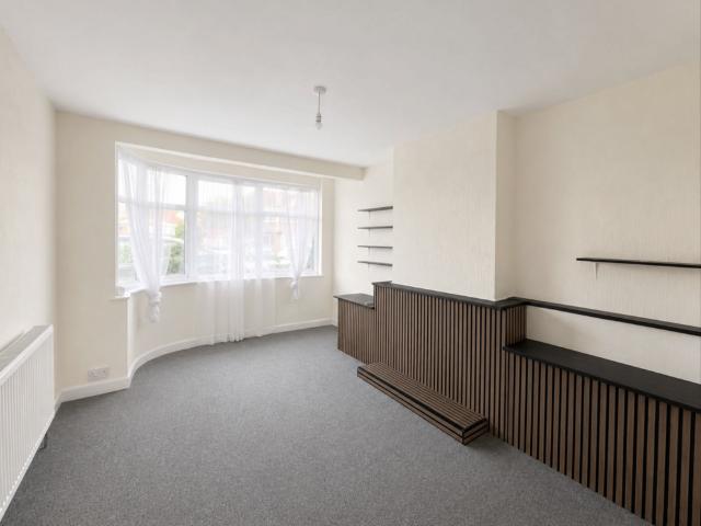 3 bedroom end of terrace house to rent