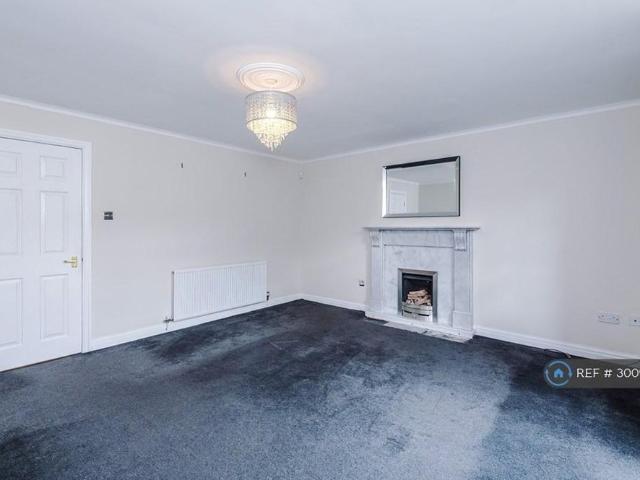 3 bedroom end of terrace house to rent