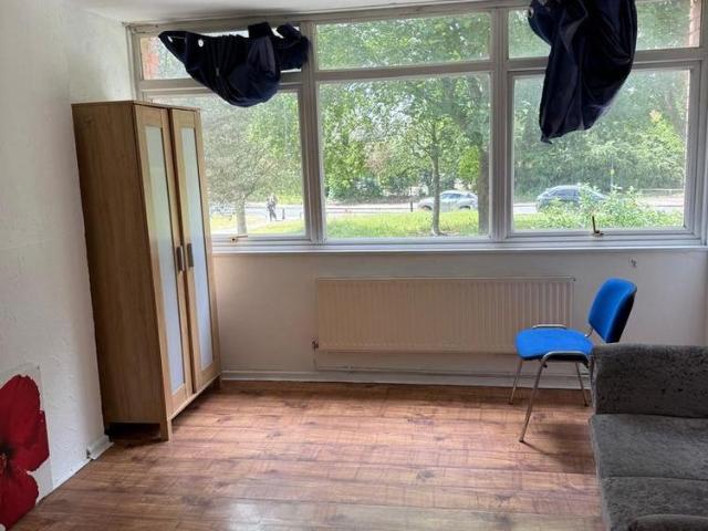 3 bedroom end of terrace house to rent