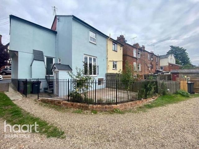 3 bedroom end of terrace house to rent
