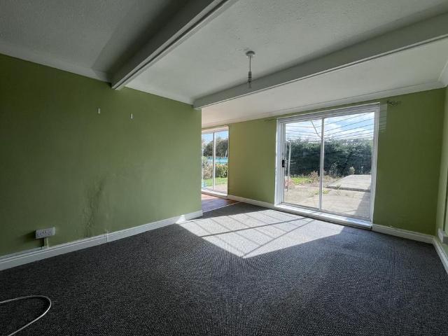 3 bedroom end of terrace house to rent