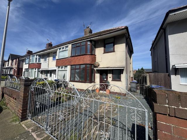 3 bedroom end of terrace house to rent