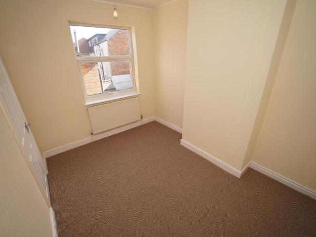 3 bedroom end of terrace house to rent