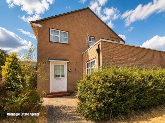3 bedroom end of terrace house to rent