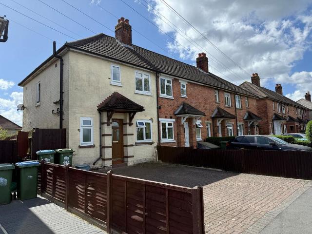 3 bedroom end of terrace house to rent