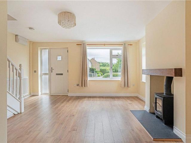 3 bedroom end of terrace house to rent