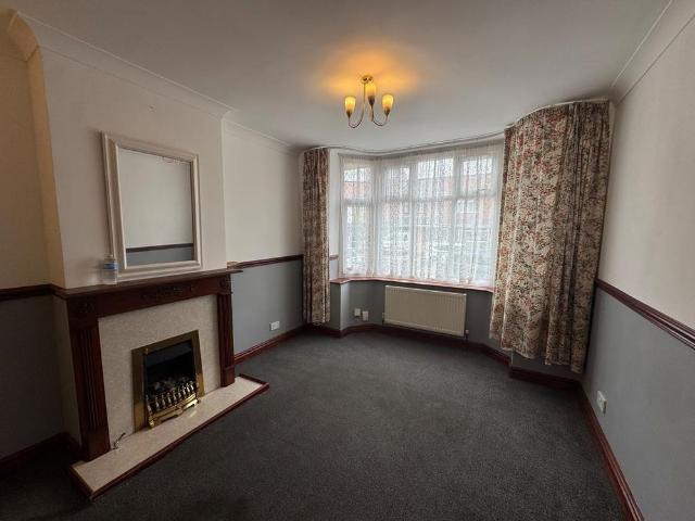 3 bedroom end of terrace house to rent
