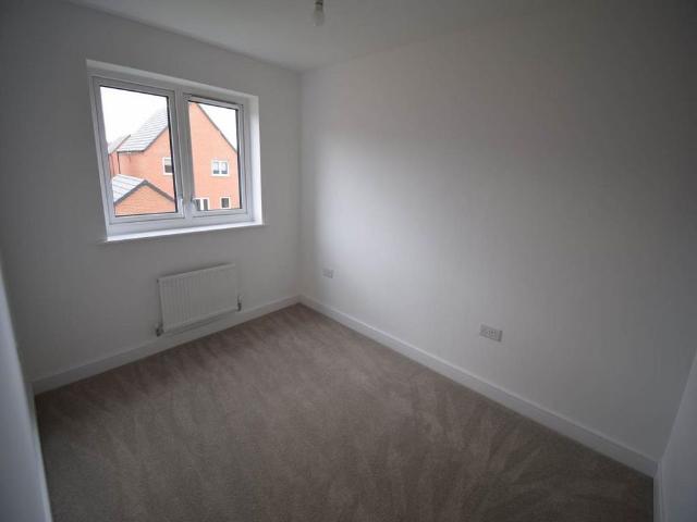 3 bedroom end of terrace house to rent
