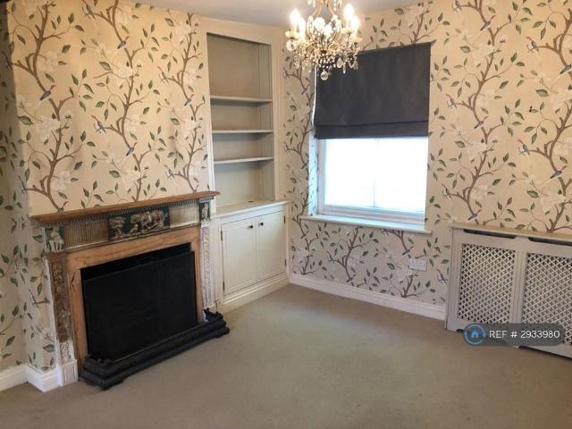 3 bedroom end of terrace house to rent