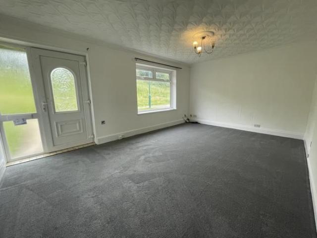 3 bedroom end of terrace house to rent