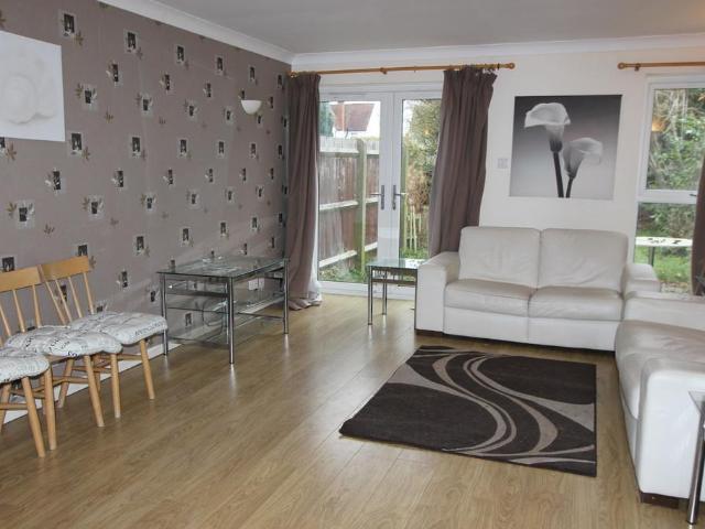 3 bedroom end of terrace house to rent