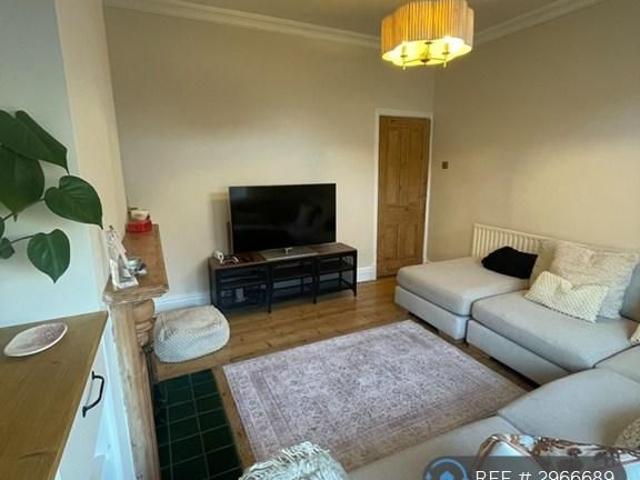 3 bedroom end of terrace house to rent