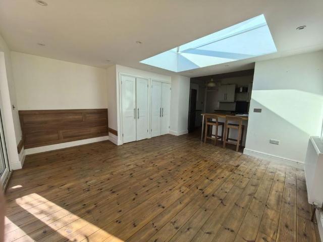 3 bedroom end of terrace house to rent