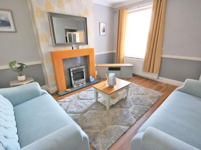 3 bedroom end of terrace house to rent