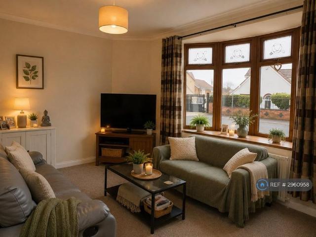 3 bedroom end of terrace house to rent