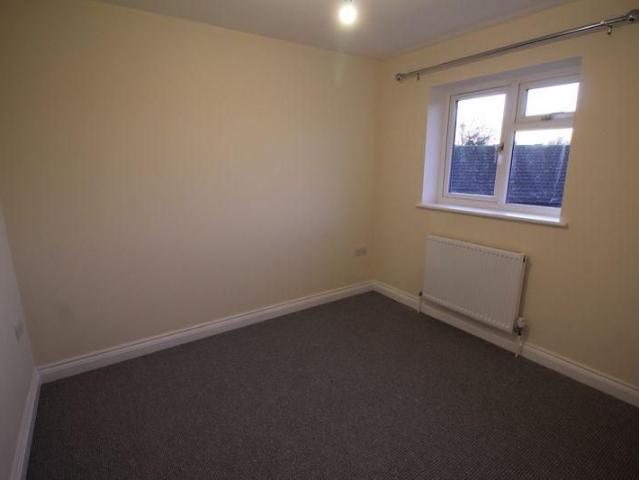 3 bedroom end of terrace house to rent