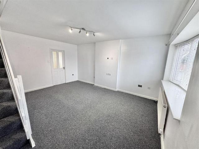3 bedroom end of terrace house to rent