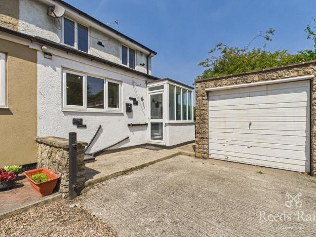 3 bedroom end of terrace house to rent