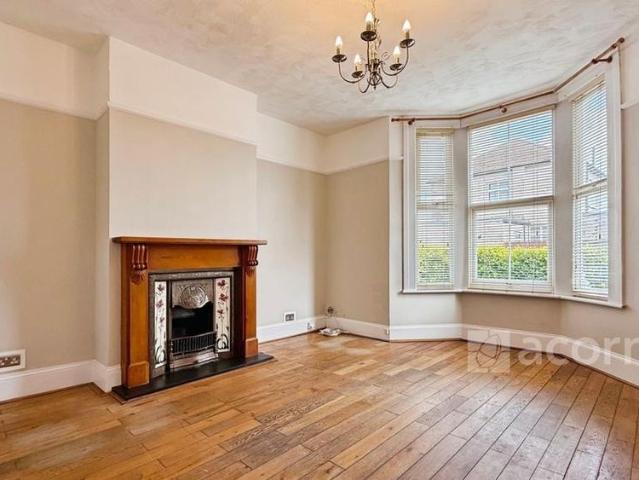 3 bedroom end of terrace house to rent