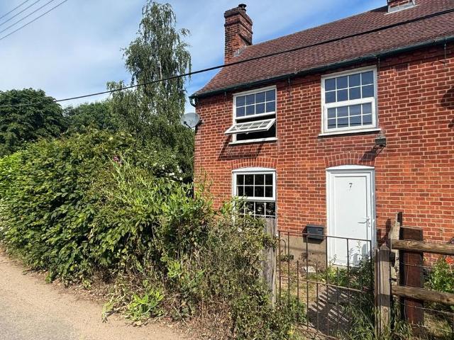 3 bedroom end of terrace house to rent