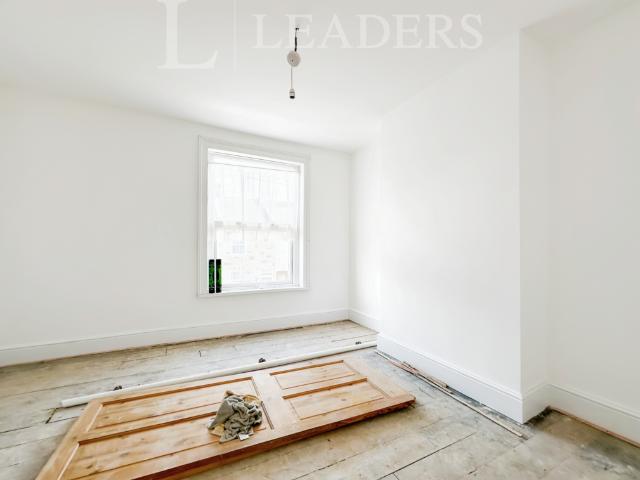 3 bedroom end of terrace house to rent