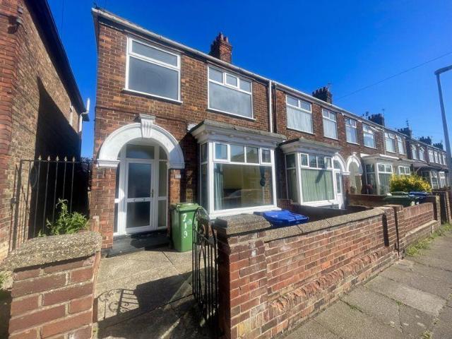3 bedroom end of terrace house to rent