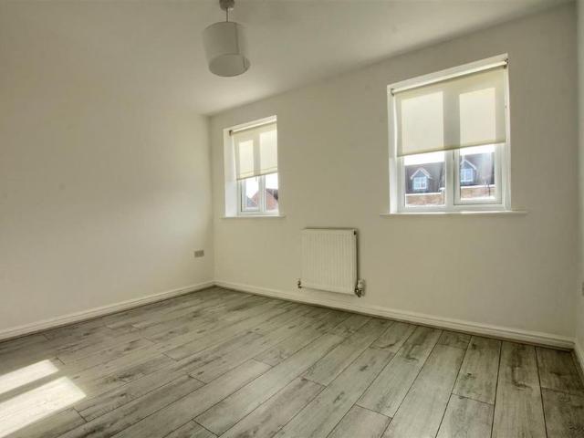 3 bedroom end of terrace house to rent