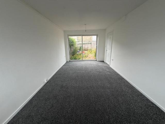 3 bedroom end of terrace house to rent