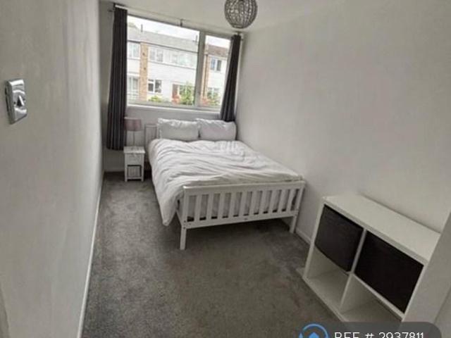 3 bedroom end of terrace house to rent