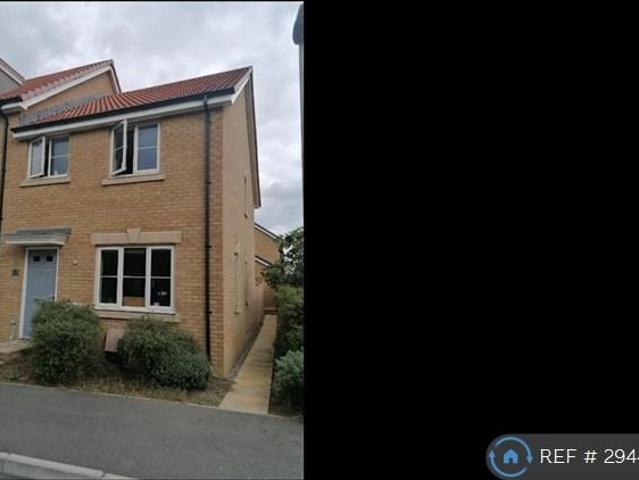 3 bedroom end of terrace house to rent