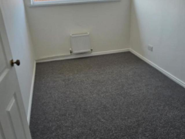 3 bedroom end of terrace house to rent